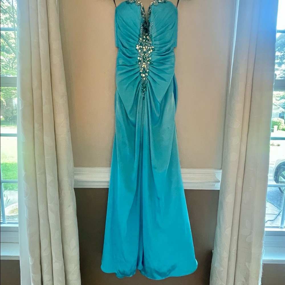 Beautiful Blue Prom/Homecoming/Ball Gown With Crystal… - Gem